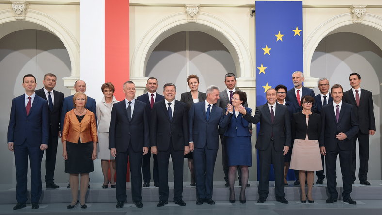 Rząd polski planuje zablokować dostęp do aplikacji Googla i Apple ... Rząd polski planuje zablokować dostęp do aplikacji Googla i Apple ...